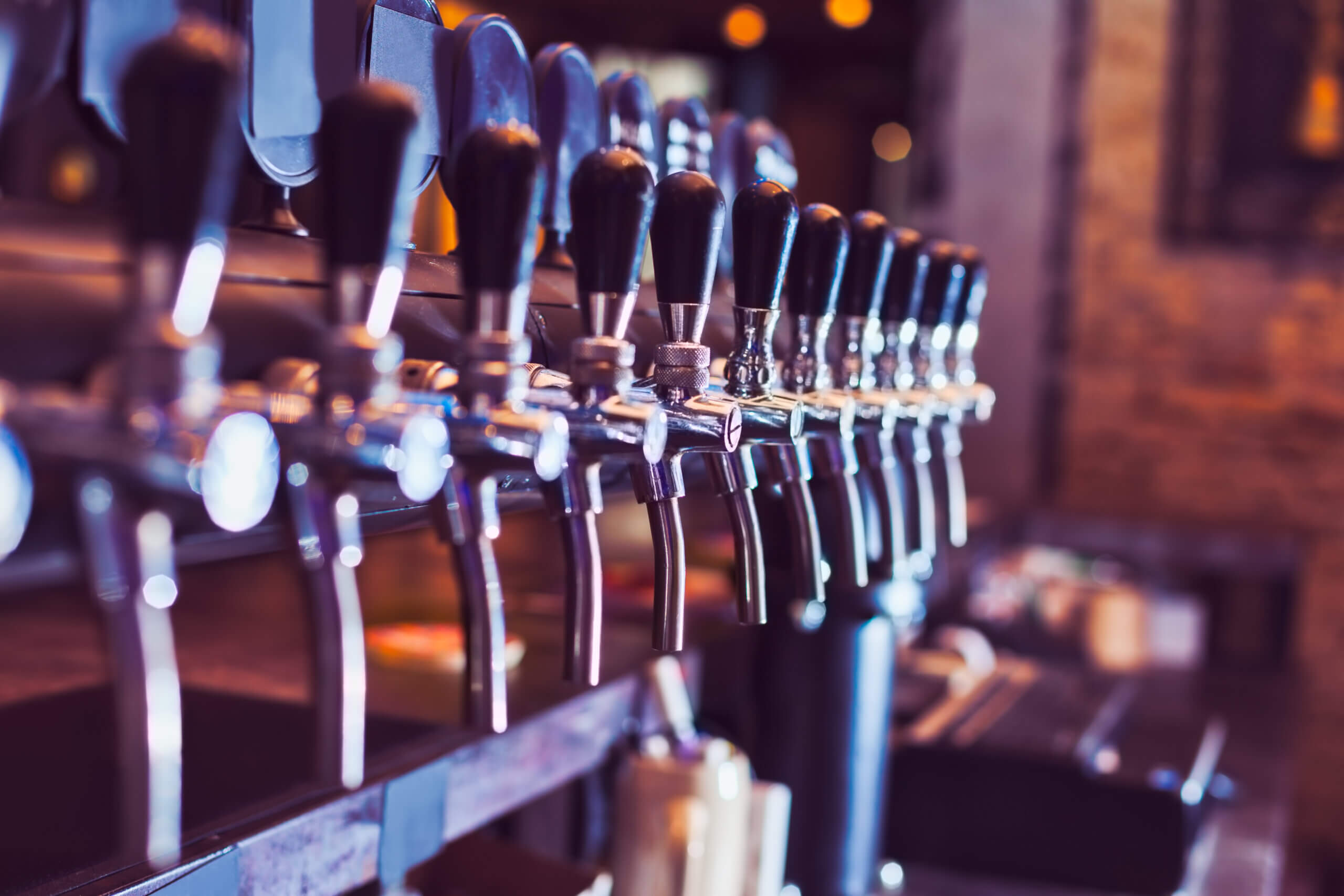 CO2 versus Nitro: What's the Difference? • The Growler Guys